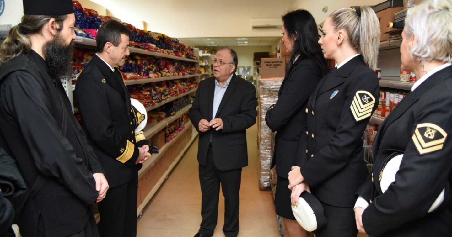 Συγκέντρωση τροφίμων και ειδών πρώτης ανάγκης από το Αρχηγείο του ...