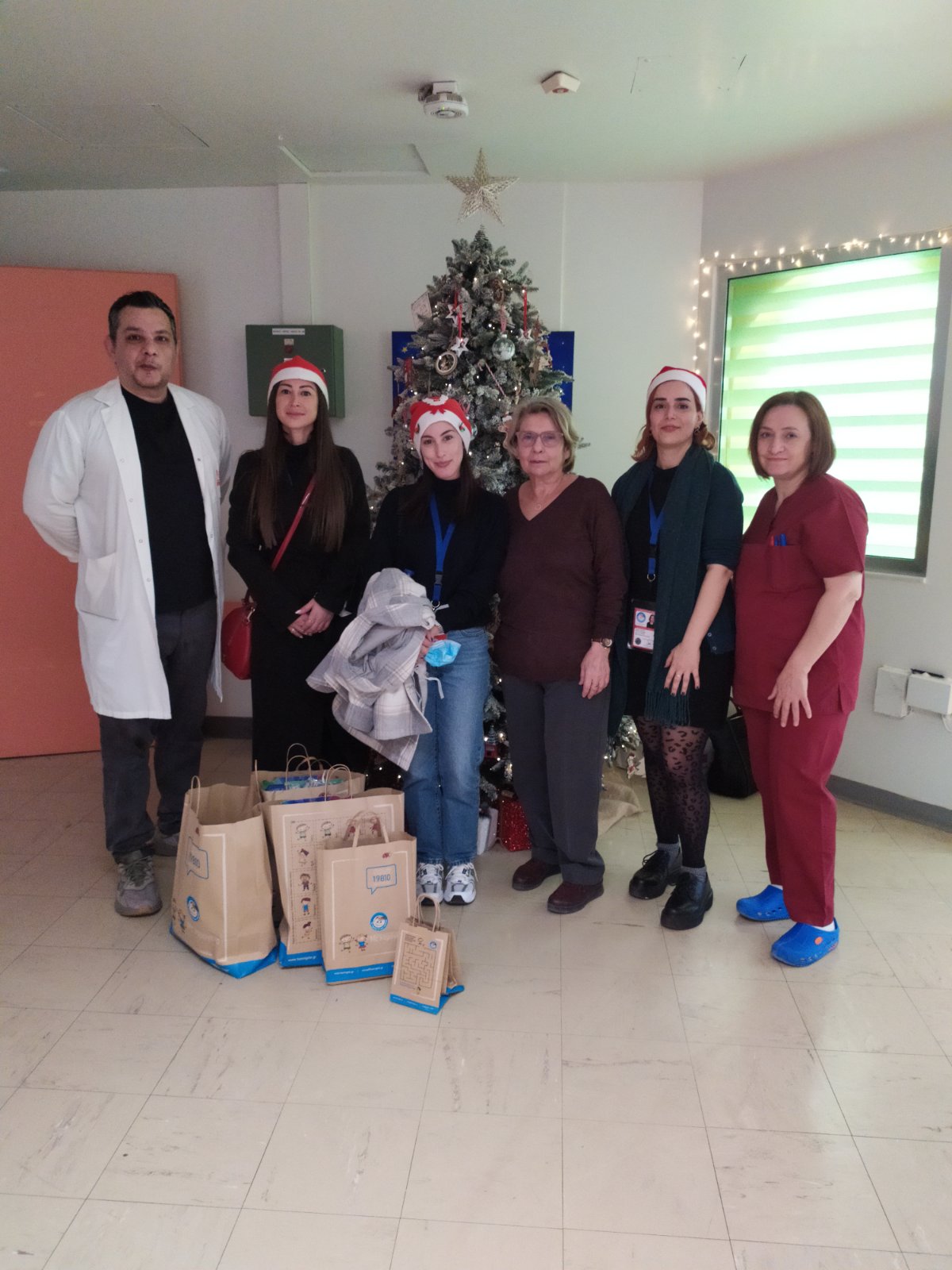 Η μαγεία των Χριστουγέννων έφτασε στα νοσοκομεία όλης της Ελλάδας