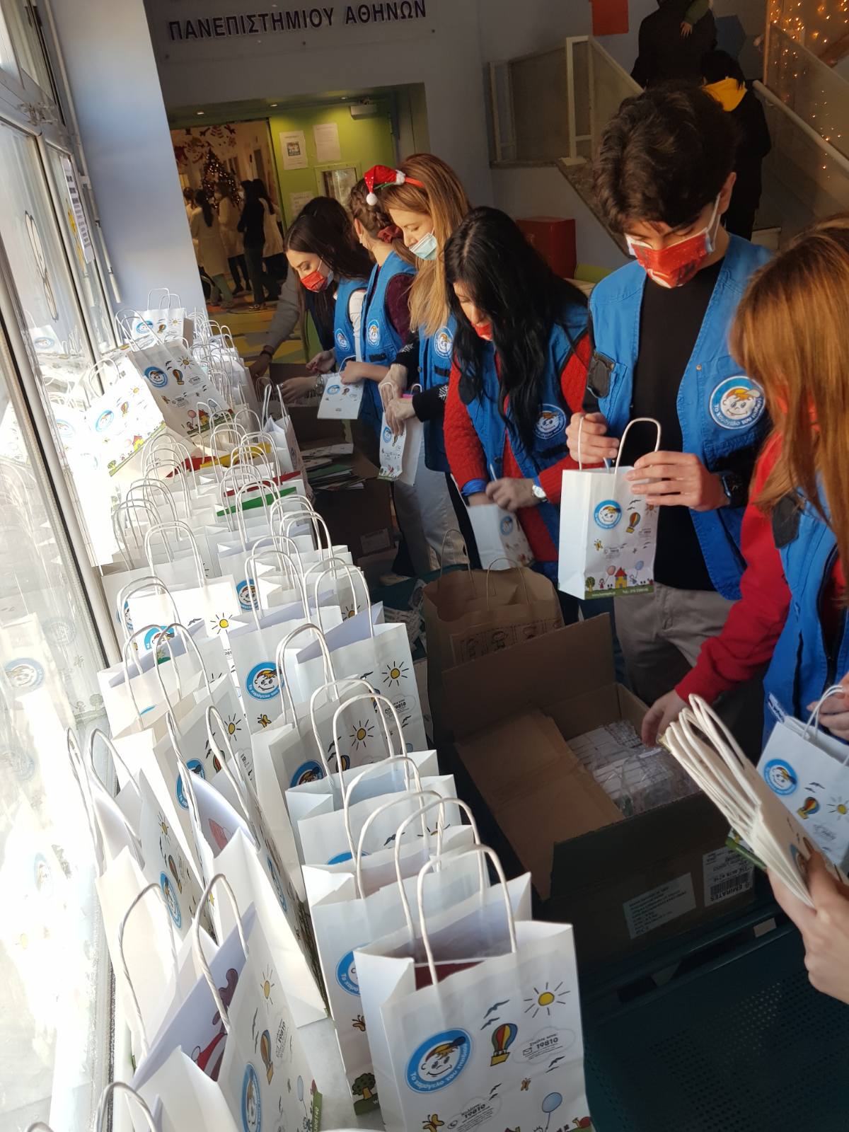 Η μαγεία των Χριστουγέννων έφτασε στα νοσοκομεία όλης της Ελλάδας